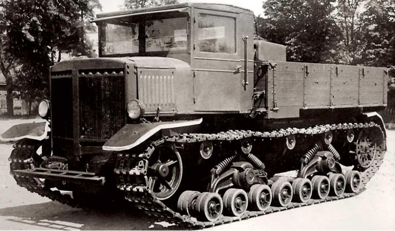 Soviet heavy artillery tractor Komintern 1:56 (28mm)